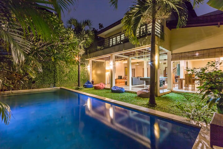 Villa Emma,private Pool 3 Bedrooms With Pool Table - Denpasar