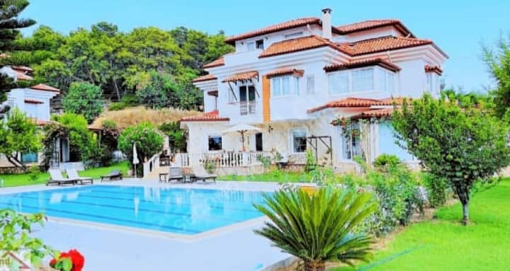 Antalya,kemer, Havuz, Deniz,villla 5+1
Lüks Ev - Kemer