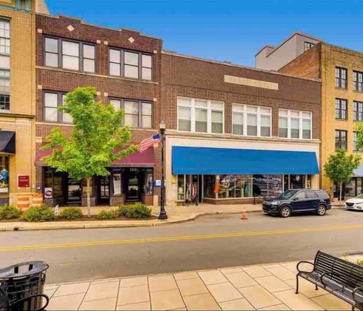 Comfy Loft Hideaway In The Heart Of Downtown - Gastonia, NC