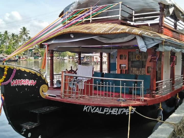 Vaishnav Houseboat - Kumarakom