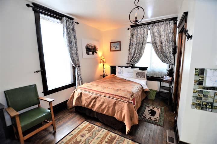 102 Queen Bed/prvt Bath, Kitchen, Sofas - Gardiner, MT