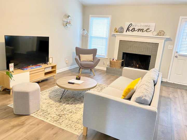 Cheerful & Cozy 3 Br/2 Bath Home - Buford, GA