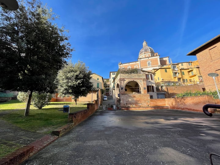 Nel Verde A Pochi Passi Dalla Piazza Del Campo - Siena