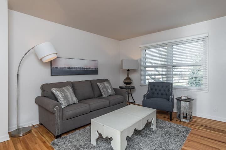 Upper Duplex 2bed 1 Bath - Sioux Falls, SD