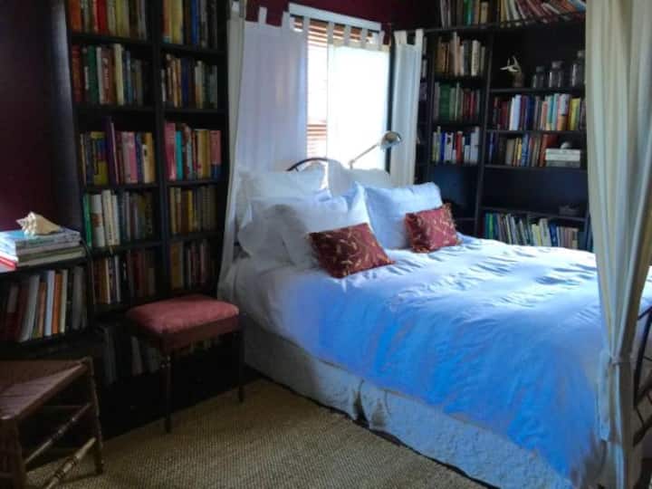 The Library Suite – Old Town Alexandria - Alexandria, VA