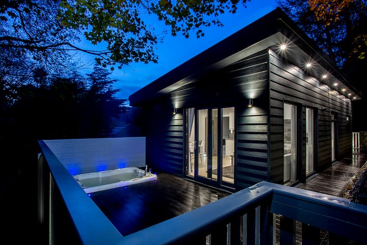Private,quality Treehoose With Hot Tub - Loch Ness