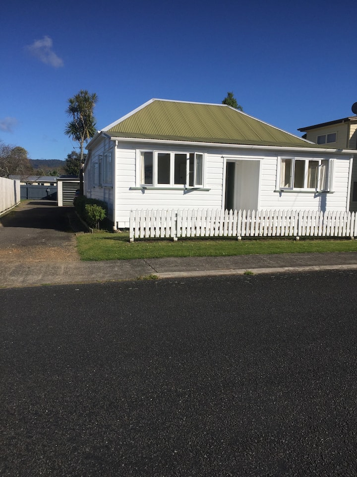 Spacious Cottage At The Beach : Central Location - Whitianga