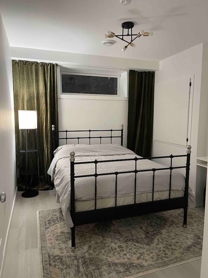Private Basement Suite With Separate Entrance - 위니펙