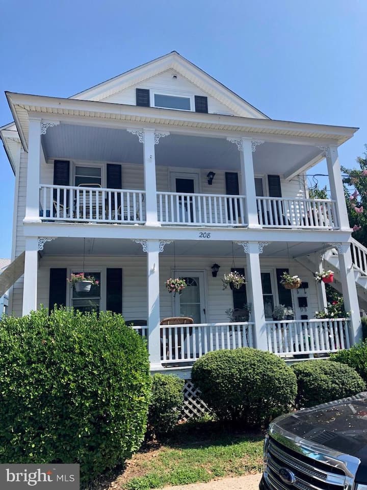 Amazing Bayview W/ Charm -2 Bedroom 1 Bath 2nd Fl. - Ocean Pines, MD
