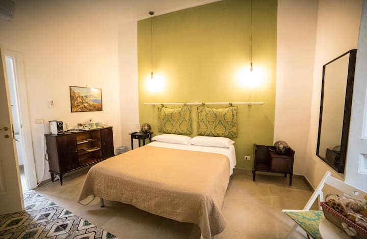 Green Room - Comfort In Downtown With Private Bath - Naples