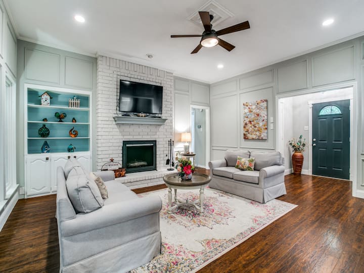 Charming One Story Home In The Heart Of Grapevine! - Grapevine, TX