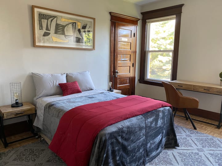 Freshly Remodelled Room By Seaside Park - Bridgeport, CT