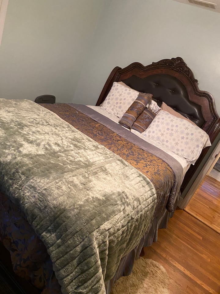Cozy One Bedroom Available With Your Own Bathroom - Greensboro, NC