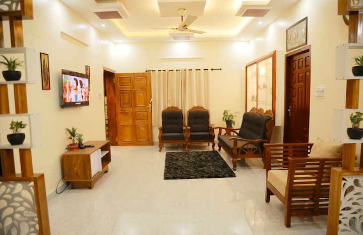 Mansion Luxury Service Villa - Nedumangad
