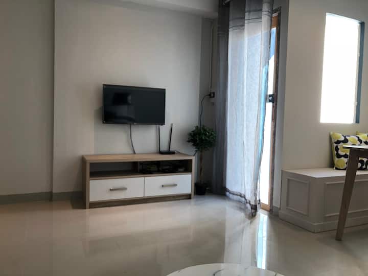 Sunny 2 Bedroom Apt @The Old City /Sunday Market - 치앙마이
