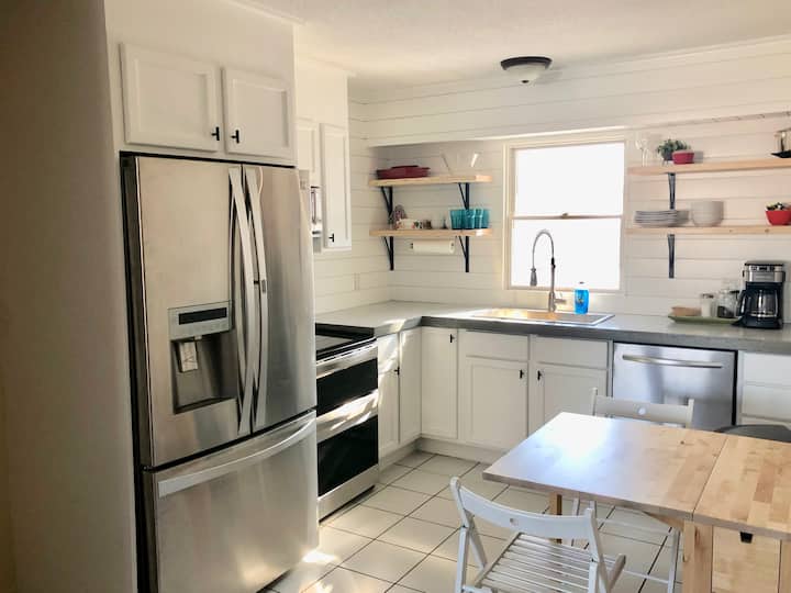 Private Duplex Home In Central Quiet Area - Lincoln, NE