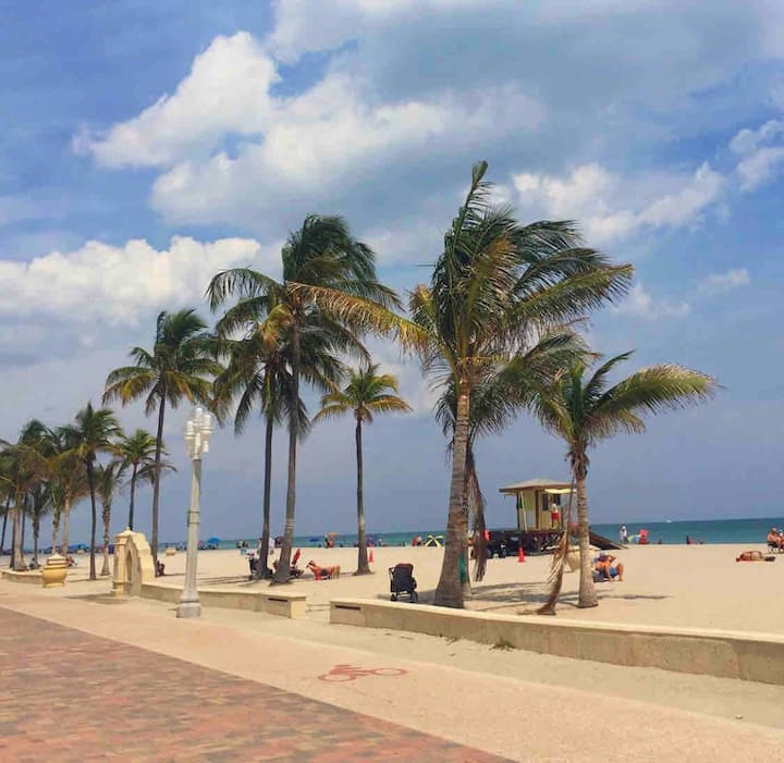 Private Remodeled Studio Close To The Beach - Dania Beach, FL