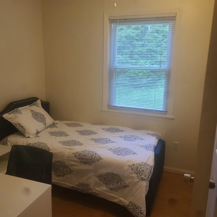 (3) Good Room To Rent Close To Dc & Metro Station - Rockville, MD