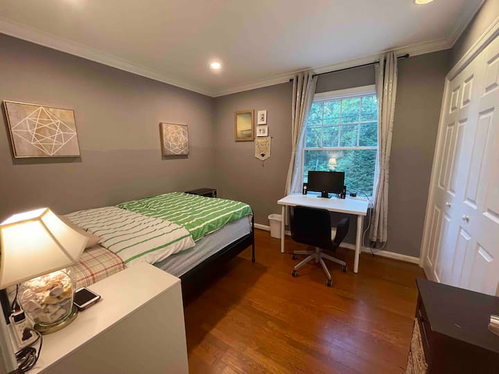 Walk Distance To Nih, Queen Bed,  Room_mccarthy - Bethesda, MD