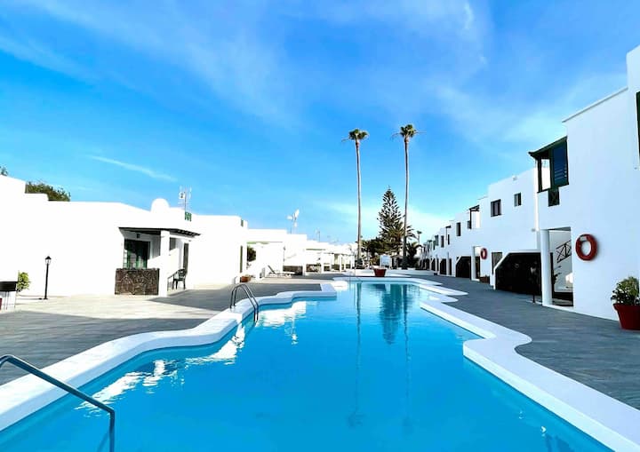 Tropical Sunshine In Puerto Del Carmen - Lanzarote Airport (ACE)