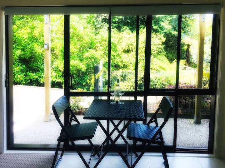 Secluded Leafy Hideaway - Auckland
