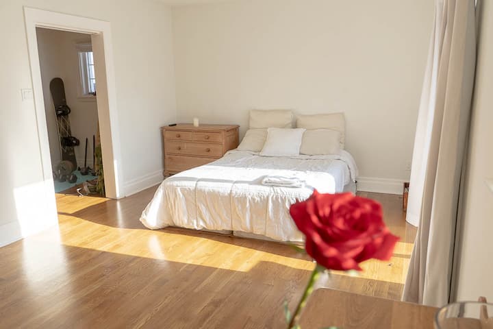Clean & Cozy Stay - Peterborough, ON, Canada