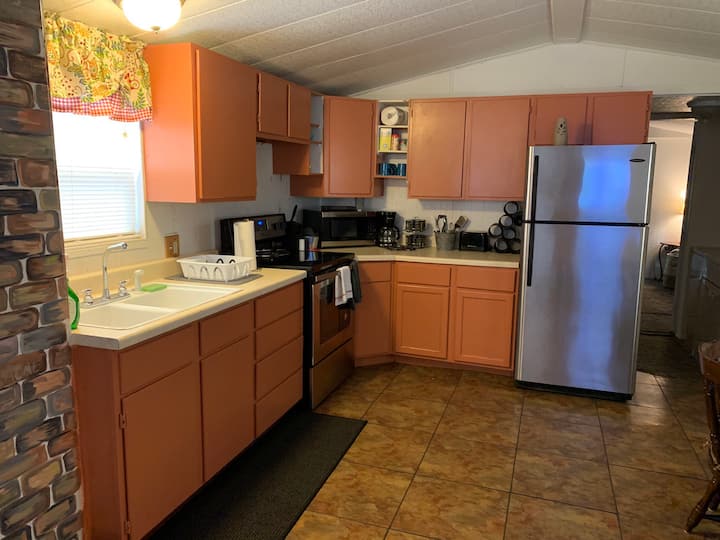 Private Getaway 3bdrm/4bd/woods/lake-access - Salina Park, Salina