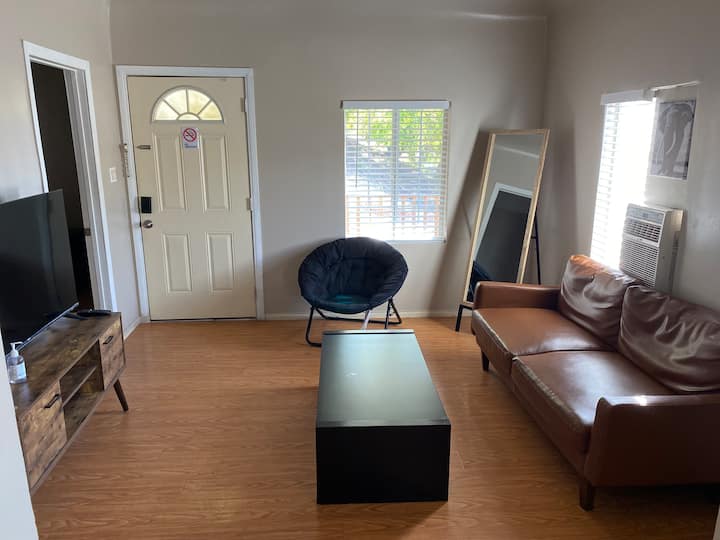 Private 2 Bd Home With A View - Los Angeles, CA