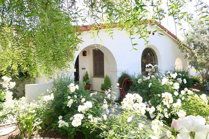 Beach Bungalow In The Heart Of Surf City - 3br 2ba - Orange County, CA