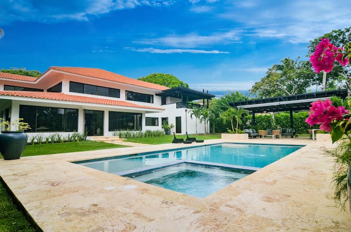 Villa Del Portal 4 Bdrm Luxury Villa Pool/jacuzzi - La Romana