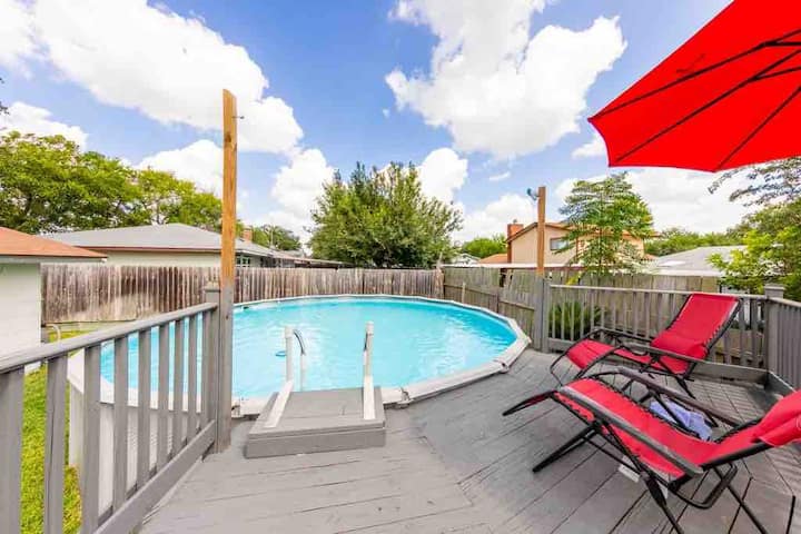 Three Palms 5beds & Private Pool - Universal City, TX