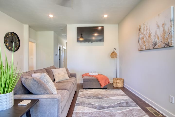 Relax@indy Retreat: 3br, Pvt*deck, Near Downtown - Indianápolis, IN