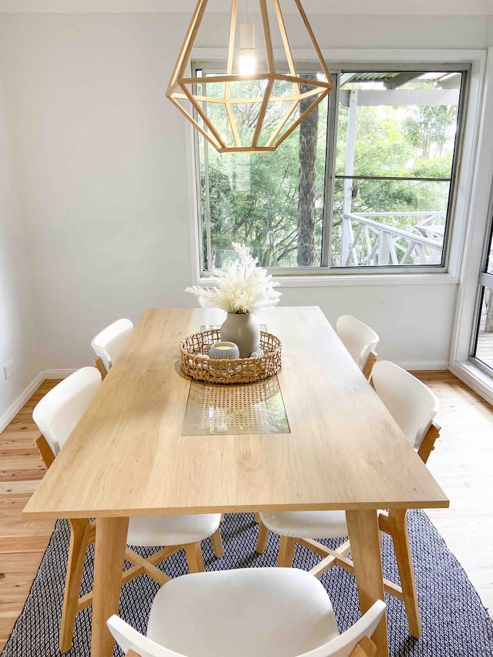 Large Merewether Family Home W Ping Pong And Bocce - Waratah