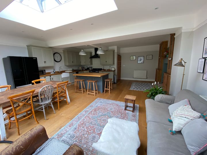 Entire House Close To Sandbanks In Poole. Sleeps 6 - Poole