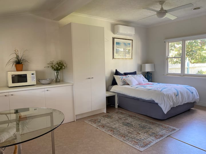 Self Contained Apartment - Kitchen Ensuite Washer - Lilydale