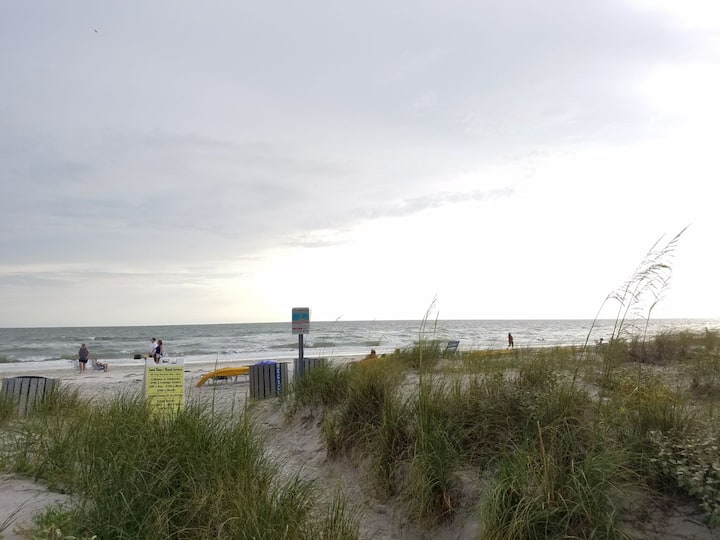 Modern And Quaint Beach Home - Madeira Beach, FL