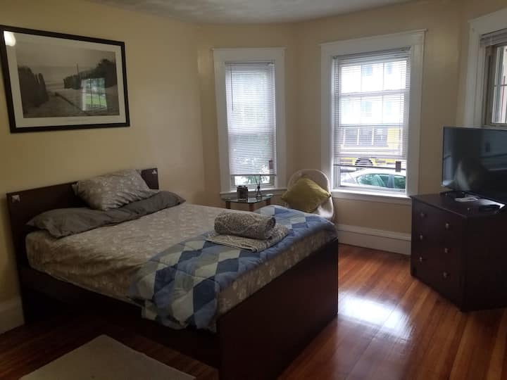 For Students/business Pro Awesome Roommate Needed - Quincy, MA