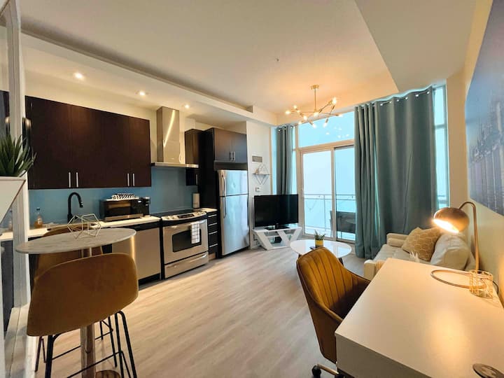 Penthouse Condo Near Downtown Toronto - Ontario