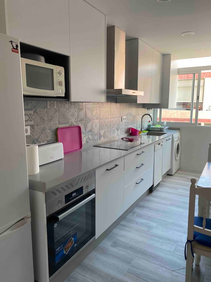 Piso En Av Del Mediterráneo. Cerca Supermercados Y Parada Bus - Almería
