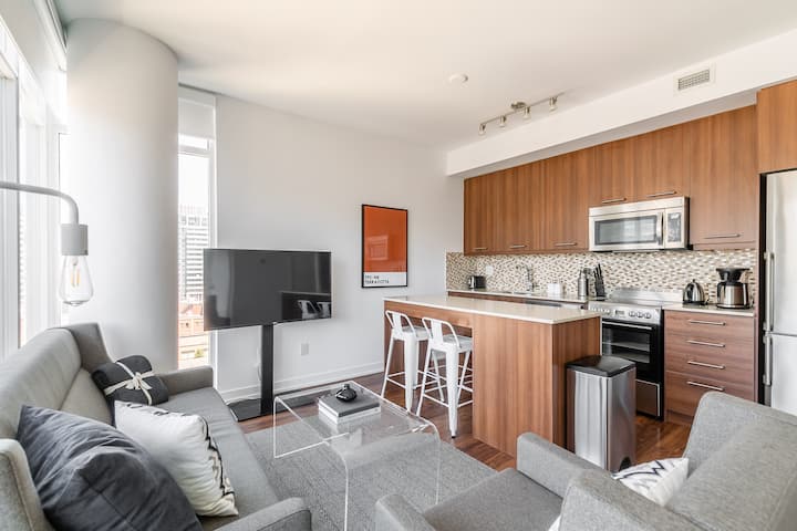 Luxury 2br Downtown • Great View • Free Parking - Toronto