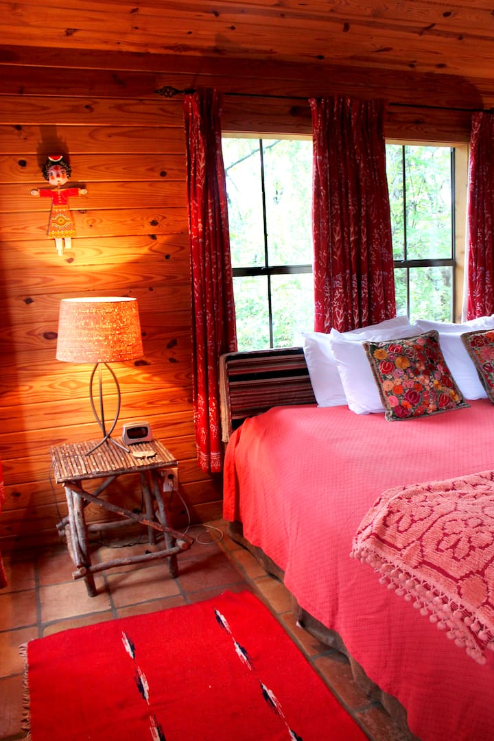 Glamping At Balcones Springs - 2-guest Cabin - Spicewood, TX