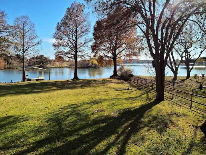 Charming Cottage On Inks Lake - Lake Buchanan, TX