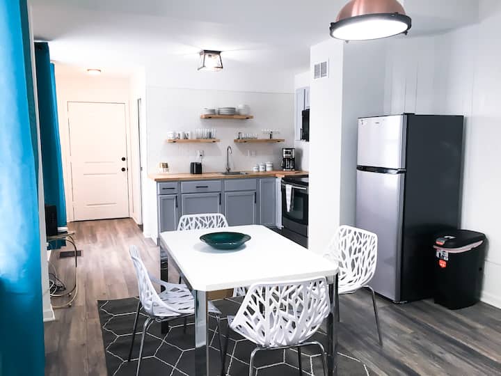 A Glam 2bd/2ba Home Near Dt - Indianapolis, IN