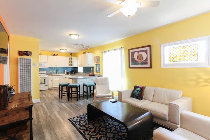 Cozy Bungalow Close To San Diego Convention Center - Coronado, CA