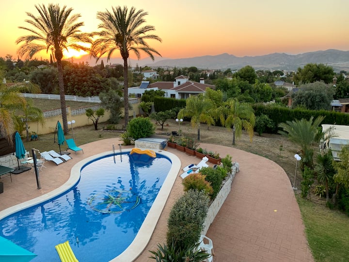 Precioso, Grande Apartamento - Alhaurín de la Torre