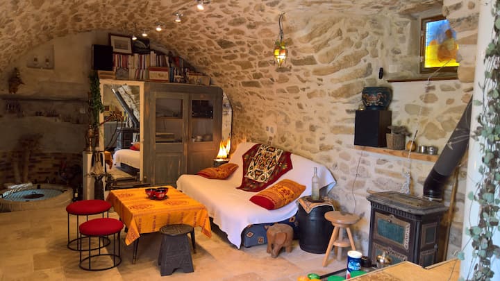 Un Nid Au Coeur De La Pierre - Crest