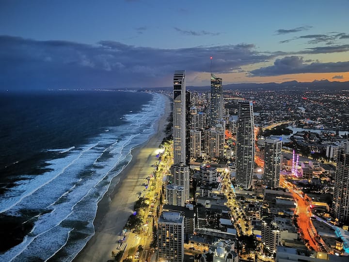 Absolute Ocean Front High Level Two Bedroom Apt - Surfers Paradise