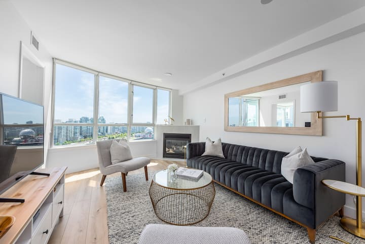 Chic 3 Bed, 2 Bath W Water/city Views & Pool! - Vancouver