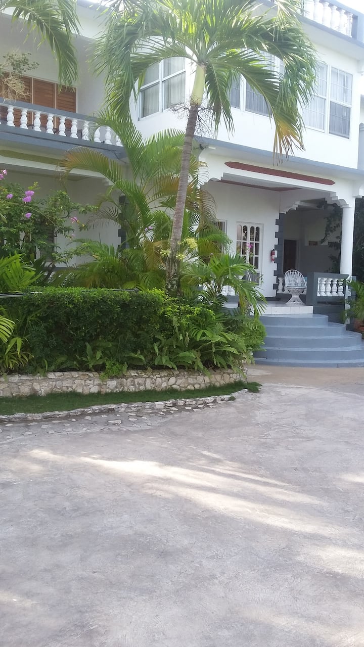 1 Bed Apartment Close To Everything By Cheap Taxi - Negril