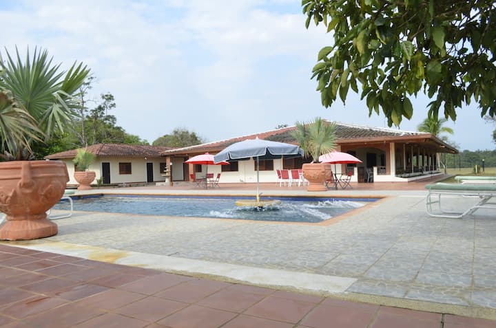 Amplia Finca Campestre Con Piscina, Villavicencio - Villavicencio